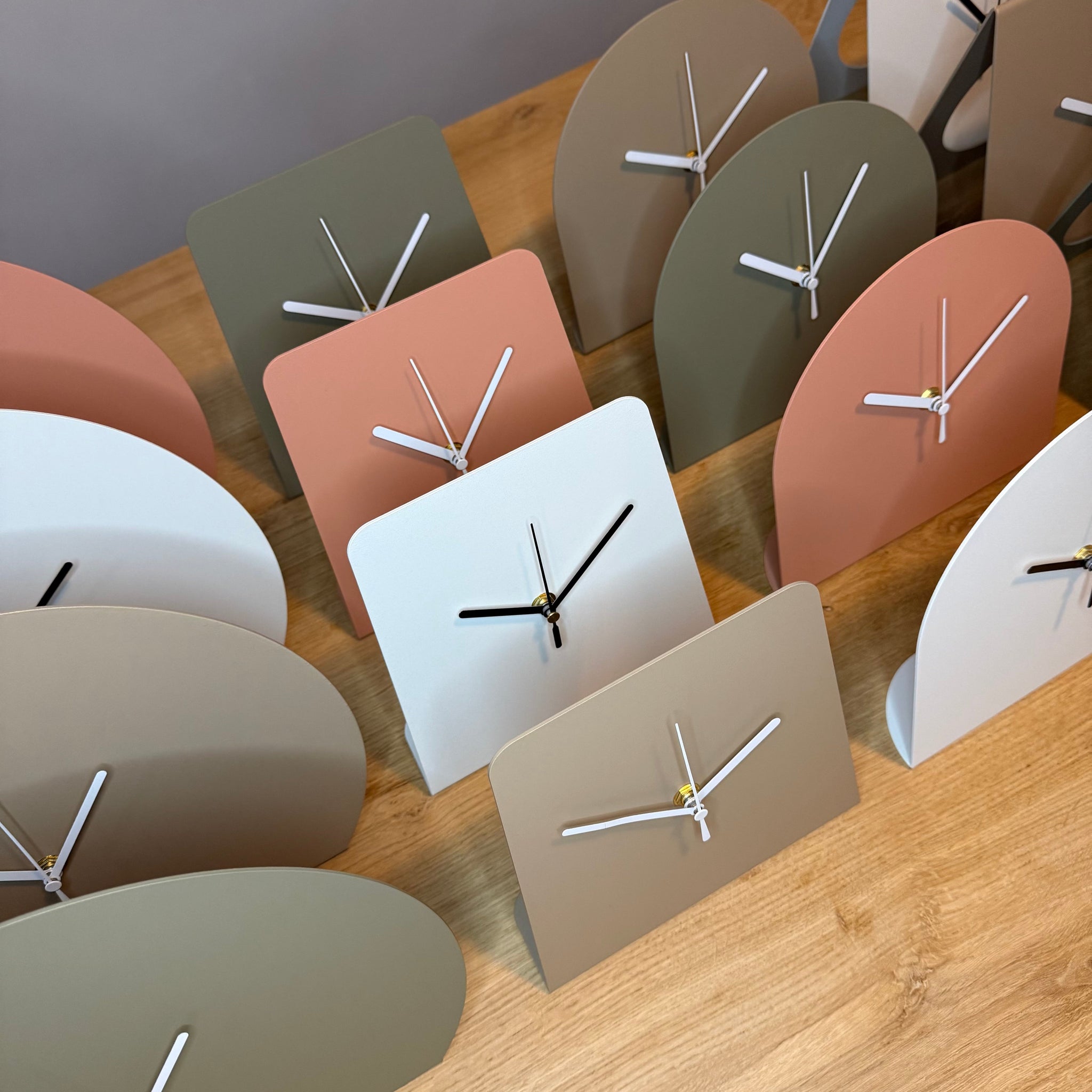 Klokken - Design klokken van staal met stil uurwerk